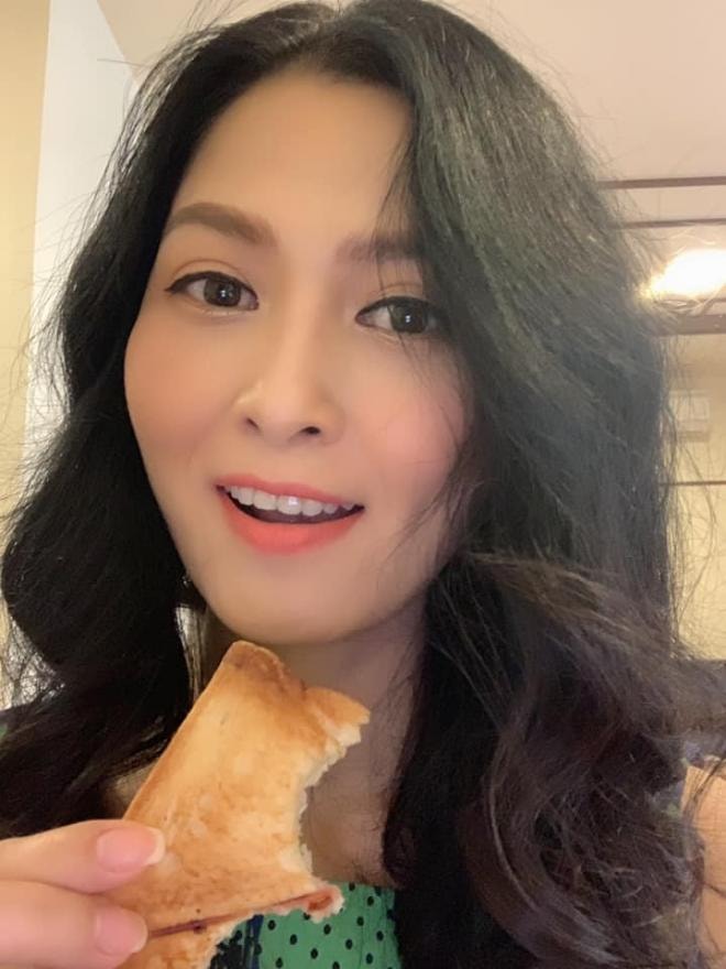 Diễn viên Thúy Hà khoe ảnh được 'Táo kinh tế' Quang Thắng nắn nắn chân ...