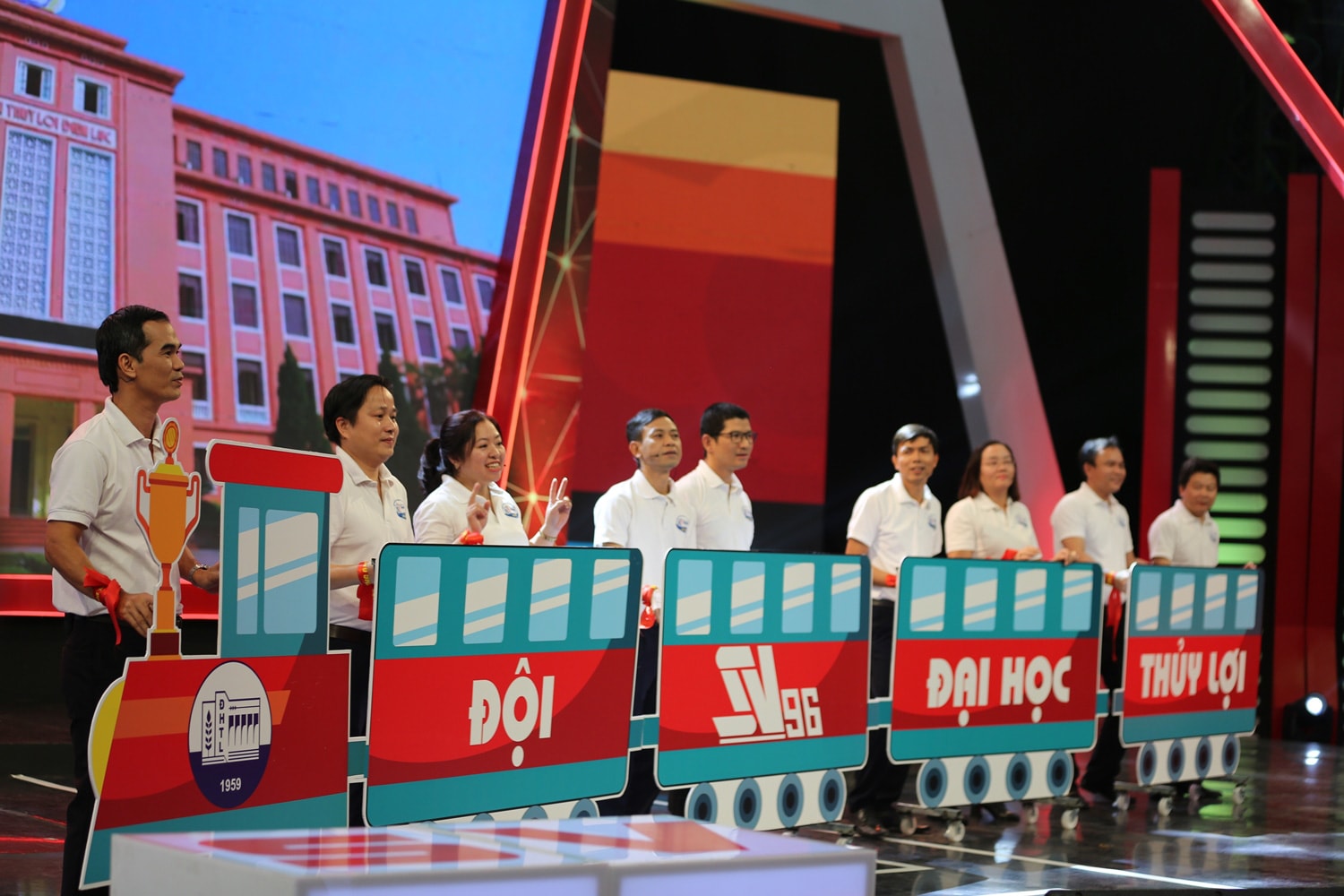 Dàn thí sinh SV 96, SV 2000 mang "bầu trời thanh xuân" trở về trên VTV3