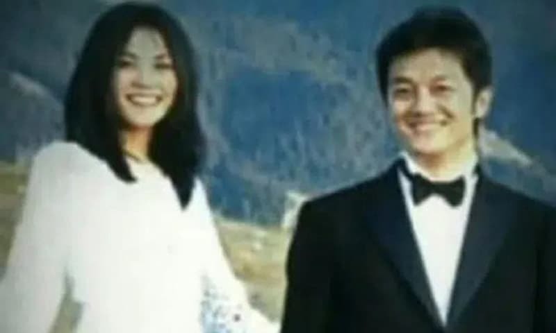 Lộ ảnh cưới cách đây 15 năm của Vương Phi và Lý Á Bằng, dân mạng lên ...