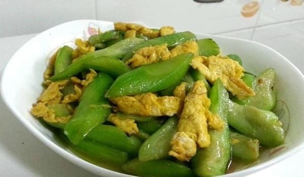 Trước khi xào mướp, hãy làm thêm một bước nữa, mướp xào sẽ không bị ...