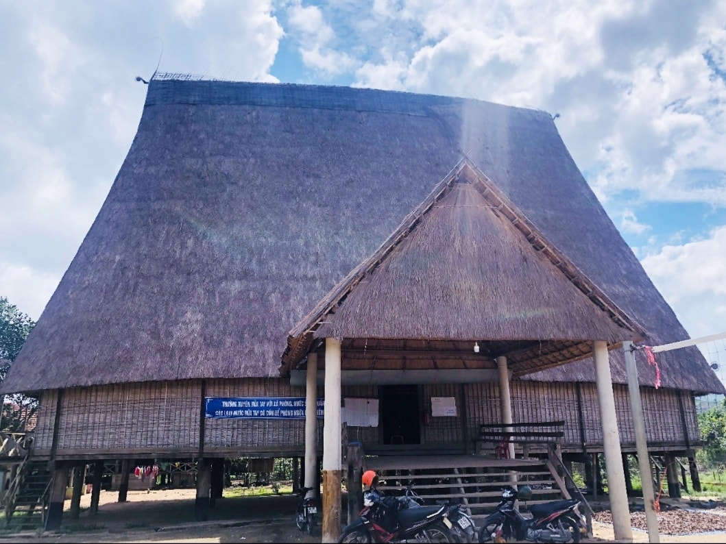 Gặp gỡ già làng thiết kế nhà rông lớn nhất Tây Nguyên