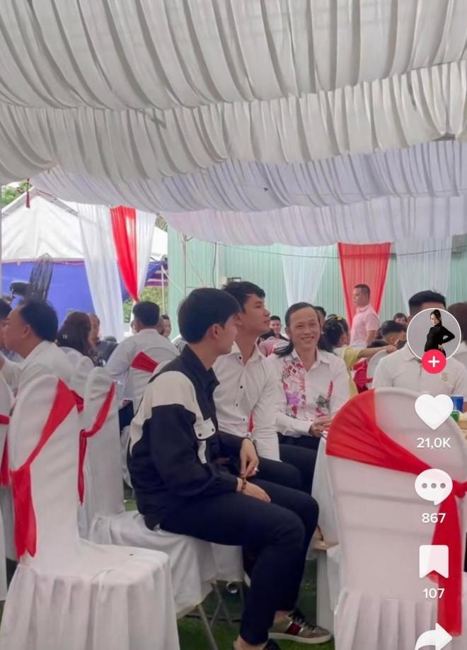 Hoài Linh xuất hiện tại đám cưới với dung mạo gây chú ý, biểu cảm của ...