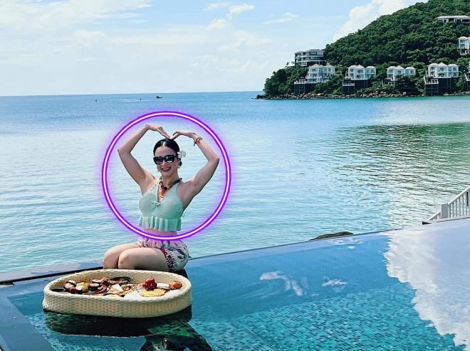 Angela Phương Trinh thả dáng khoe body quyến rũ nhưng mất điểm vì chi ...