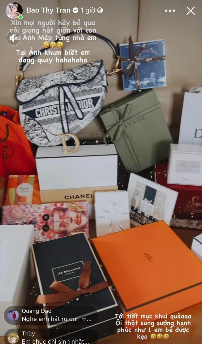 Bảo Thy khoe núi quà sinh nhật hàng hiệu, gây chú ý nhất lại là tiếng hát hài hước của chồng đại gia