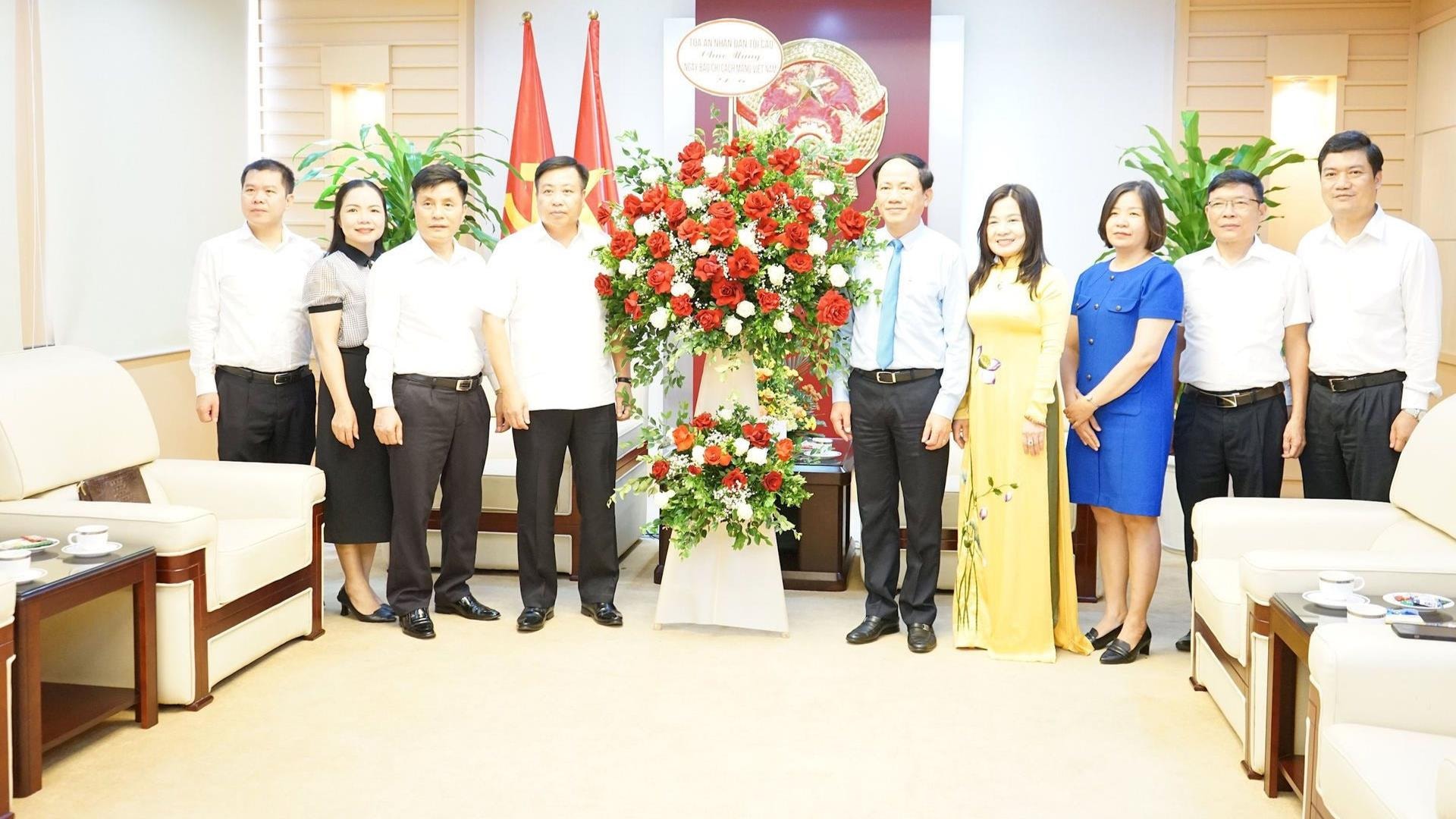 Lãnh đạo Tandtc Chúc Mừng Ngày Báo Chí Cách Mạng Việt Nam