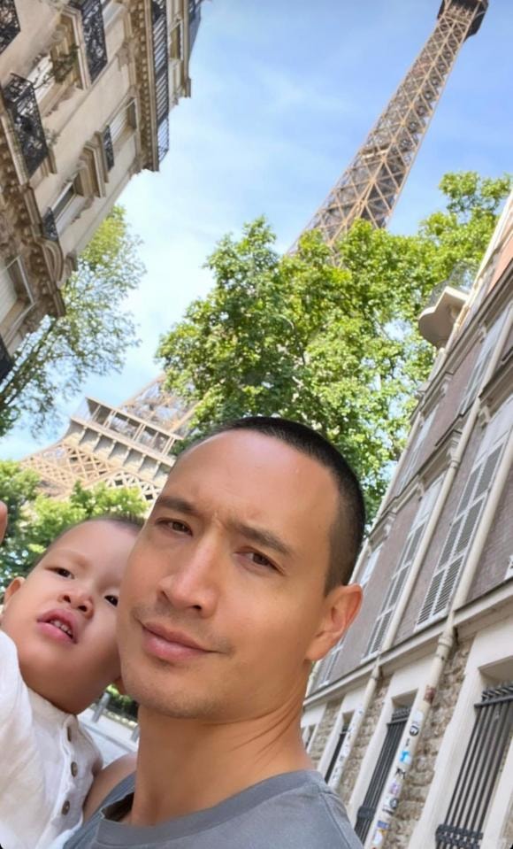 Nhìn loạt hình này mới nhận ra Leon nhà Hà Hồ chính là kẻ 'phá bĩnh' chính hiệu trong mọi bức ...