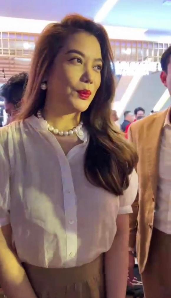 Trương Ngọc Ánh được tình trẻ Anh Dũng tháp tùng dự sự kiện nhưng quyết duy trì điều ý tứ này