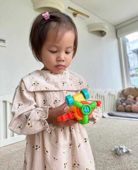 Lisa rủ bố Kim phá bĩnh bức ảnh của mẹ Hà, Leon đang múa bỗng lật mặt ...