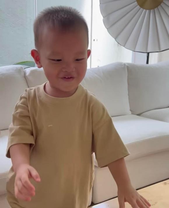 Lisa rủ bố Kim phá bĩnh bức ảnh của mẹ Hà, Leon đang múa bỗng lật mặt ...