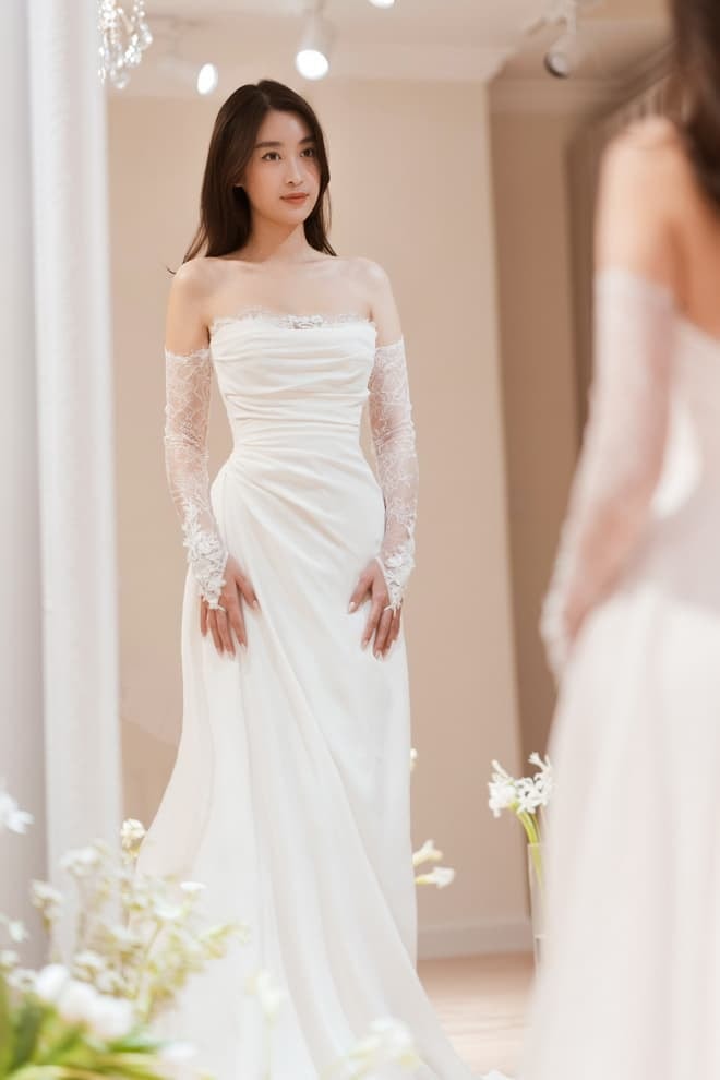 Đỗ Mỹ Linh hóa bông Calla chớm nở trong thiết kế váy cưới của NTK Phương Linh