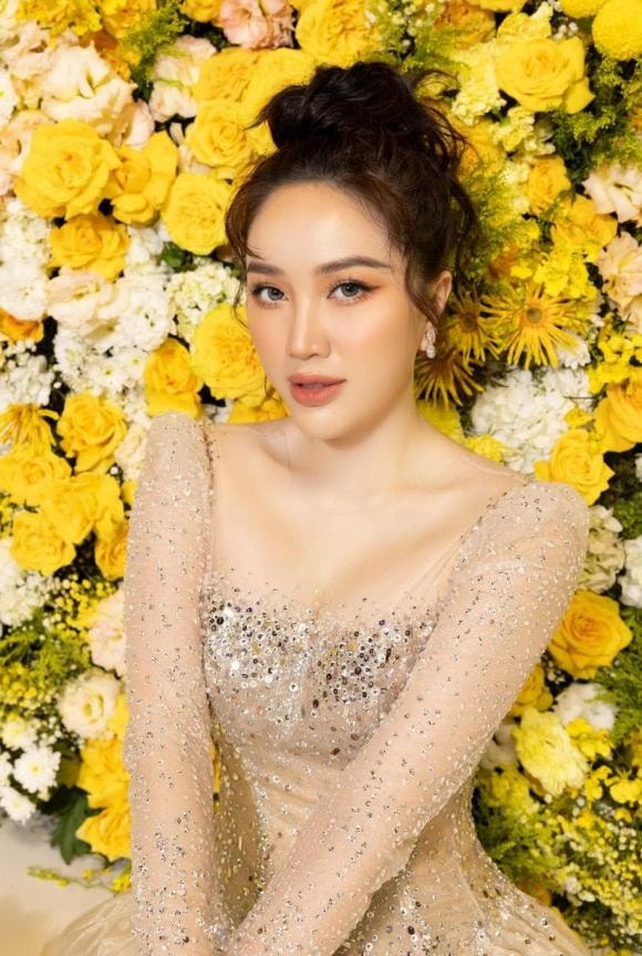 Bà xã Chi Bảo đeo nhẫn kim cương 9 tỷ, 'đọ dáng' cùng Ngọc Trinh - Bảo Thy hậu giảm cân thành công