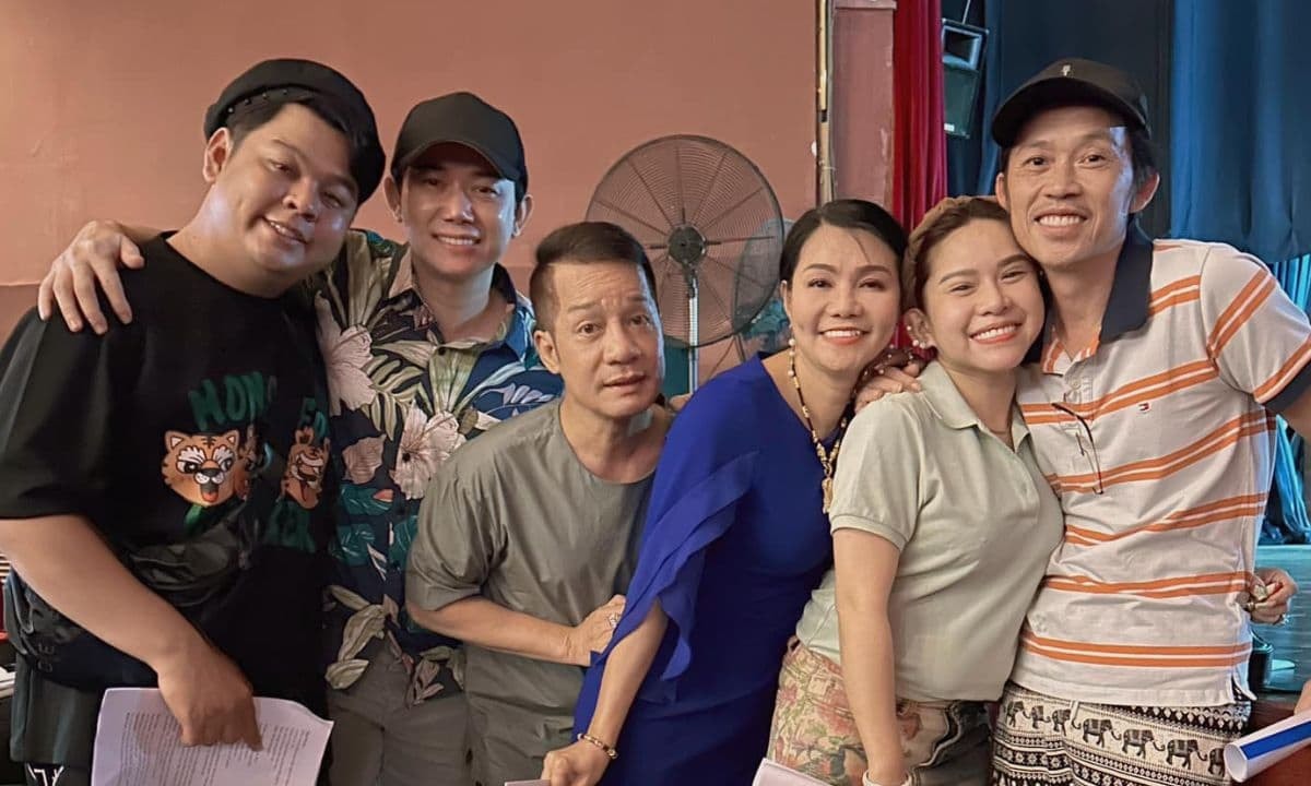 Hình ảnh mới của Hoài Linh: Diện quần bông, áo thun xuề xòa, dáng vẻ ...