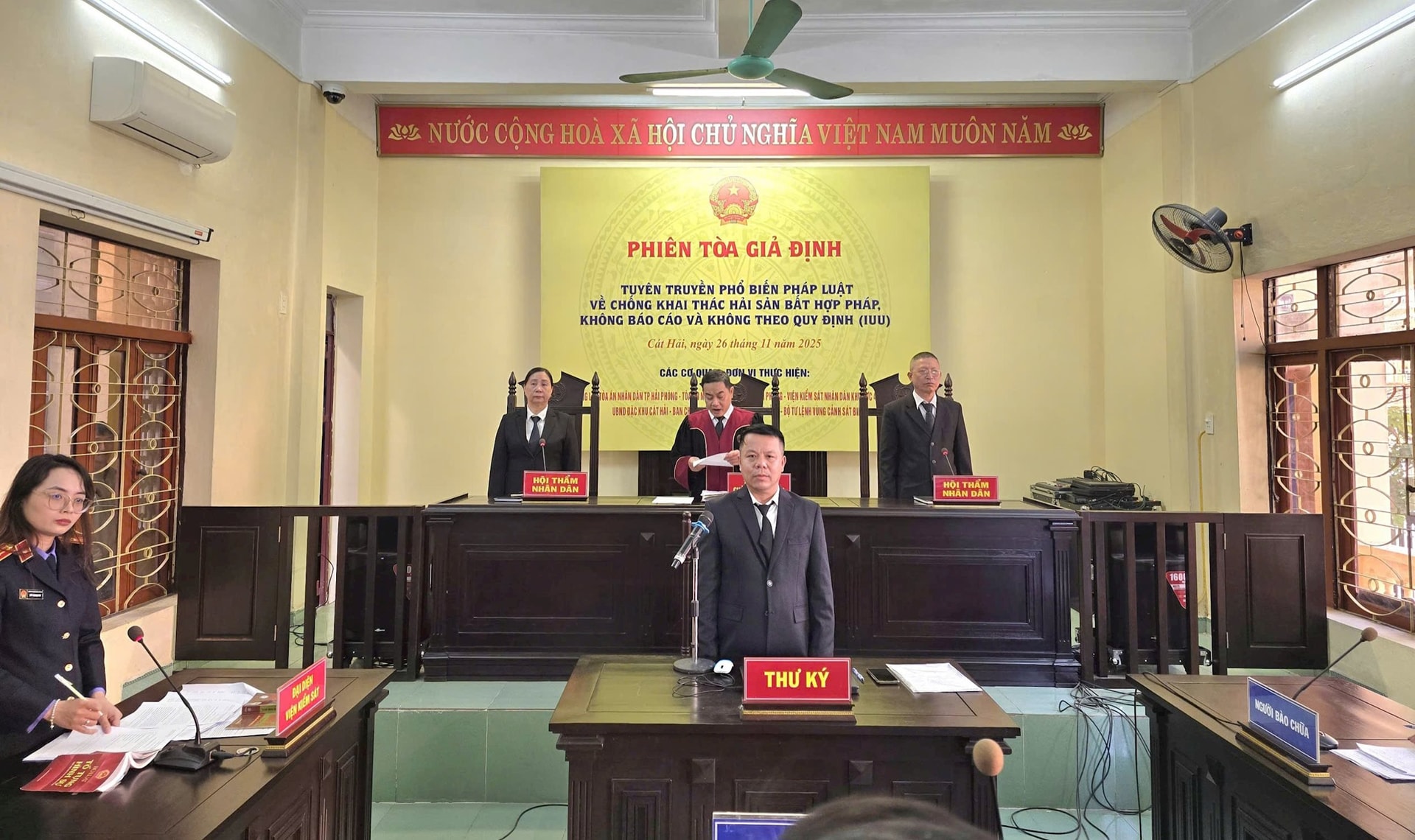 Đông đảo bà con ngư dân dự phiên tòa giả định về IUU tại Cát Hải
