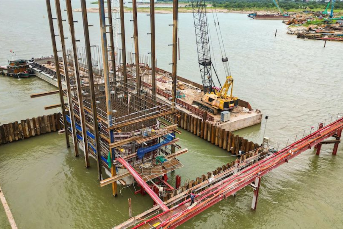 Hà Nội quyết không để mặt bằng cản tiến độ các dự án cầu vượt sông Hồng