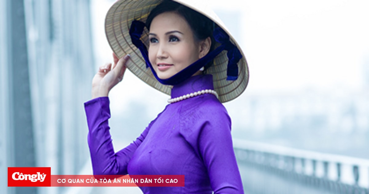 Hoa hậu Quý bà châu Á tại Mỹ khoe vẻ đằm thắm trên cầu Trường Tiền