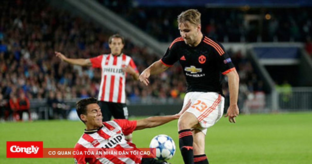 Hector Moreno xin lỗi sau cú tắc bóng khiến Luke Shaw gãy chân