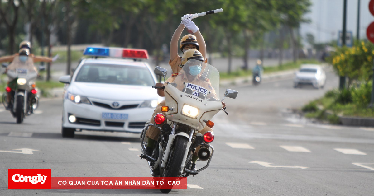 Không nhường đường xe CSGT dẫn đoàn, bị xử phạt ra sao?