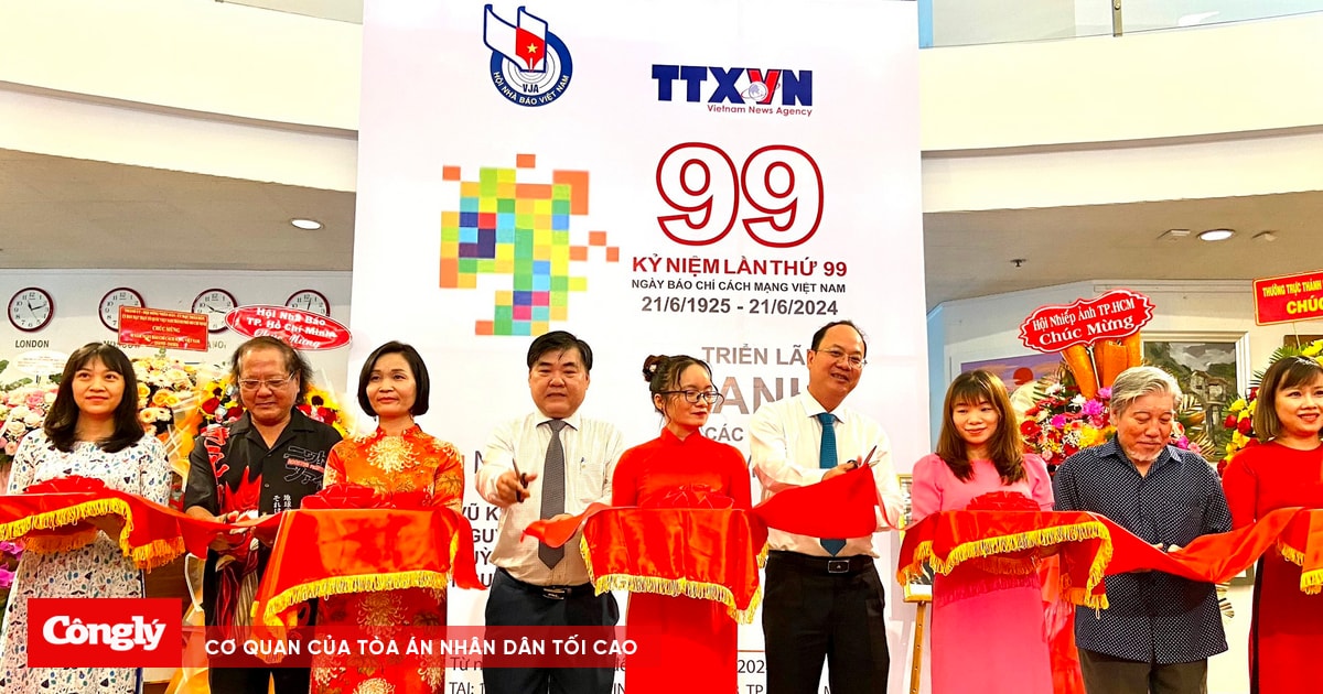 Khai mạc triển lãm tranh '99' của những người làm báo tại TP.HCM