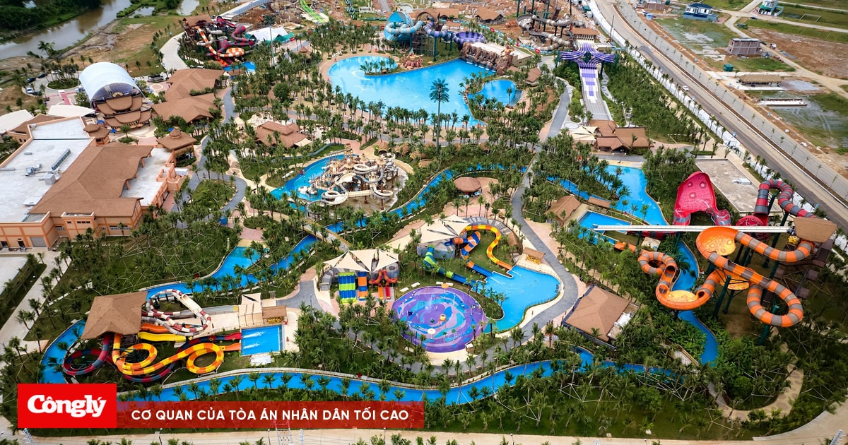 Người dân thích thú trải nghiệm công viên nước SunWorld Sầm Sơn