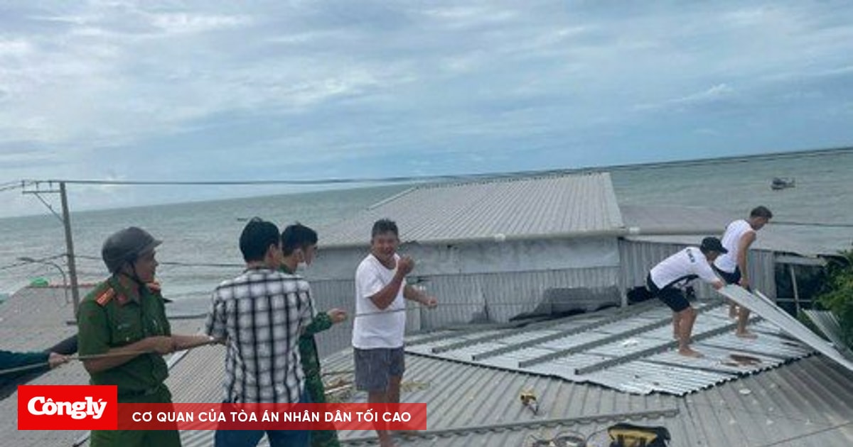 Kiên Giang: Công an giúp dân khắc phục thiệt hại do bão Yagi
