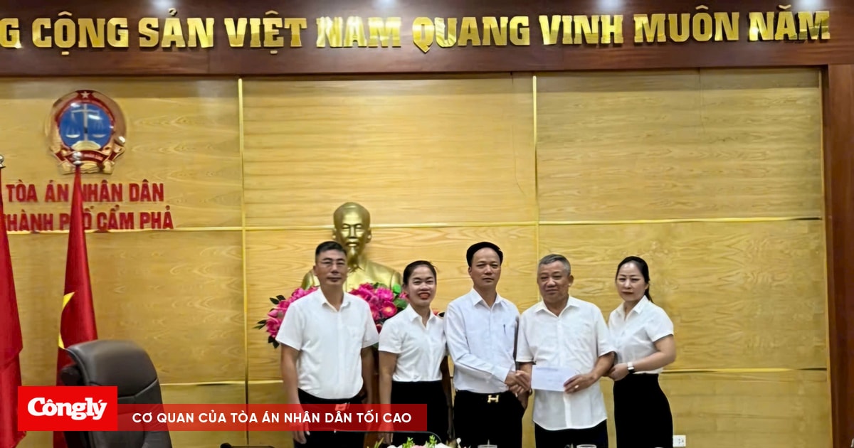 TAND TP Cẩm Phả ủng hộ gia đình cán bộ công chức bị ảnh hưởng do bão số 3