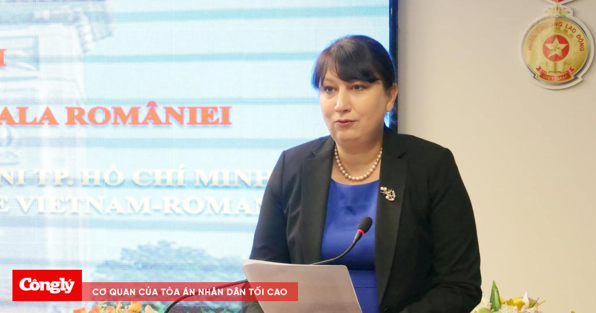 Họp mặt kỷ niệm 106 năm Ngày Quốc khánh Rumani