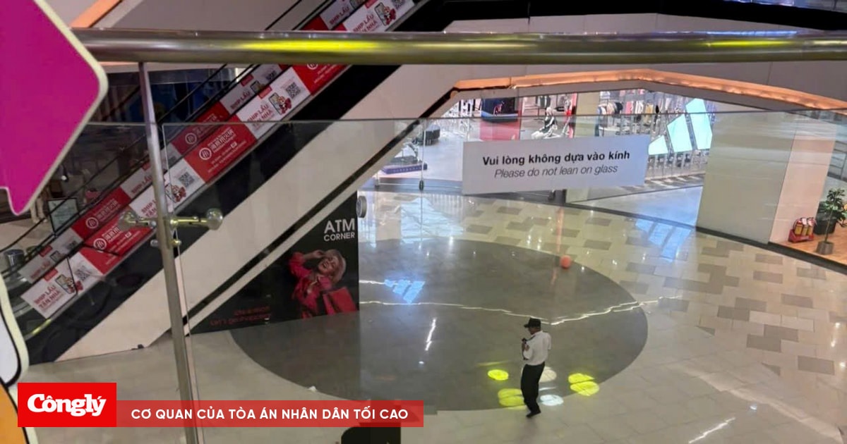 Nam thanh niên nghi nhảy lầu ở Vạn Hạnh Mall, TP. HCM