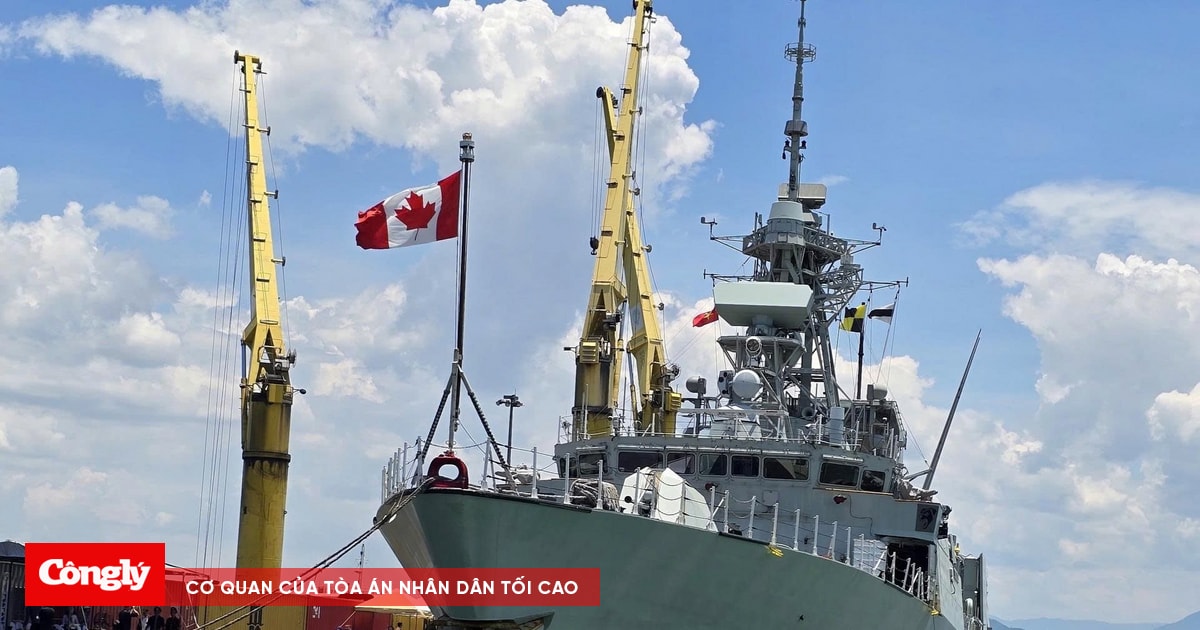 Tàu Hải quân Hoàng gia Canada thăm TP. Đà Nẵng