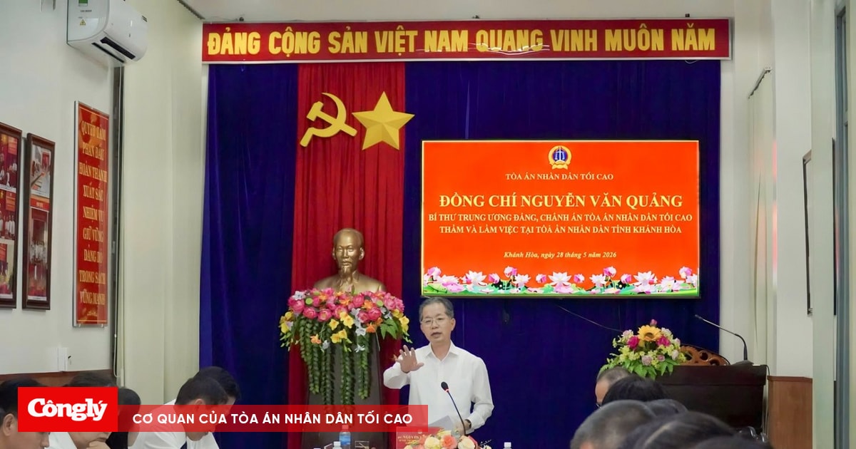 Chánh án TANDTC Nguyễn Văn Quảng làm việc tại TAND tỉnh Khánh Hòa