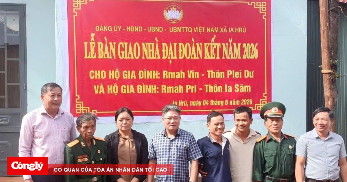 Xã Ia Hrú bàn giao nhà “Đại đoàn kết” cho hộ nghèo